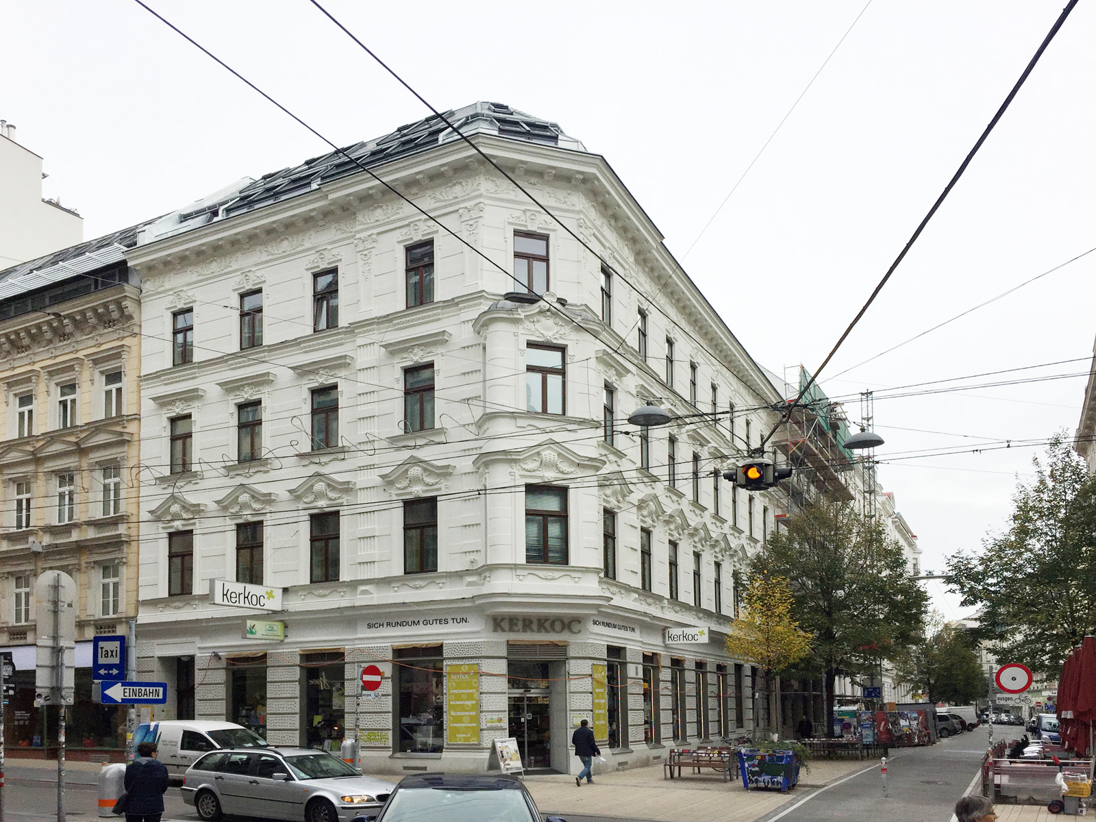 FACADE RENOVATION AND ROOF EXTENSION NEUBAUGASSE, VIENNA, AUSTRIA | i-unit